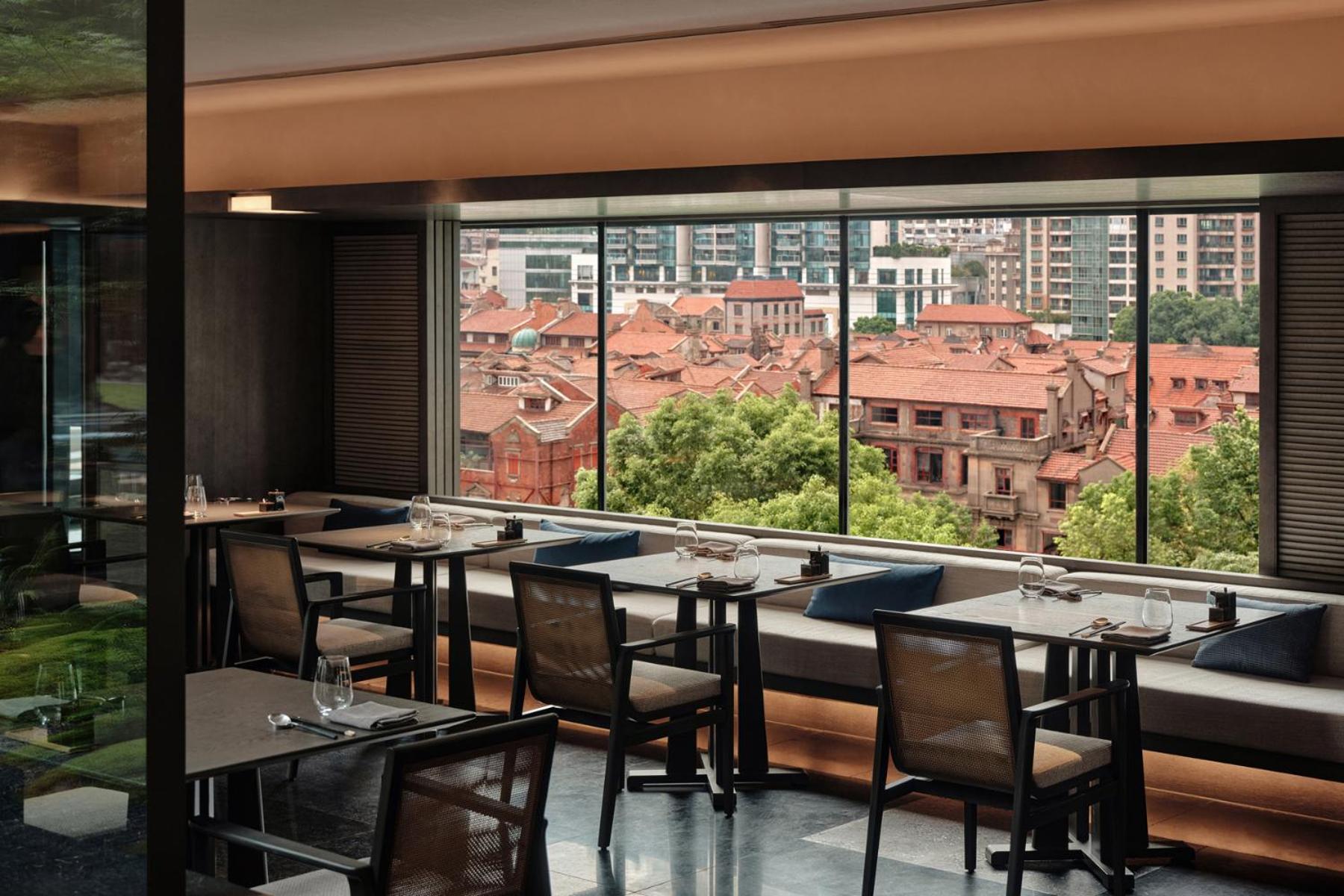 FOUR SEASONS HOTEL SHANGHAI | ⋆⋆⋆⋆⋆ | CHINA | SEASON DEALS FROM $299