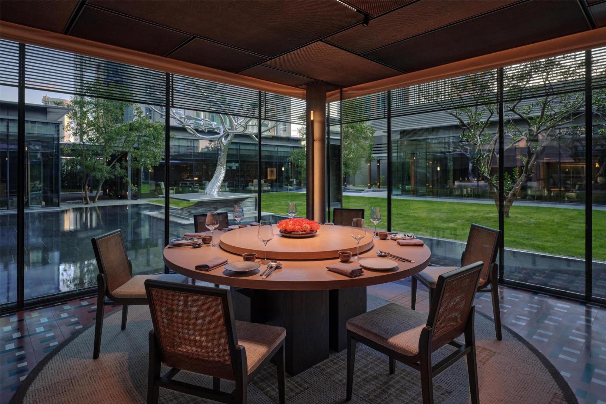 FOUR SEASONS HOTEL SHANGHAI | ⋆⋆⋆⋆⋆ | CHINA | SEASON DEALS FROM $299